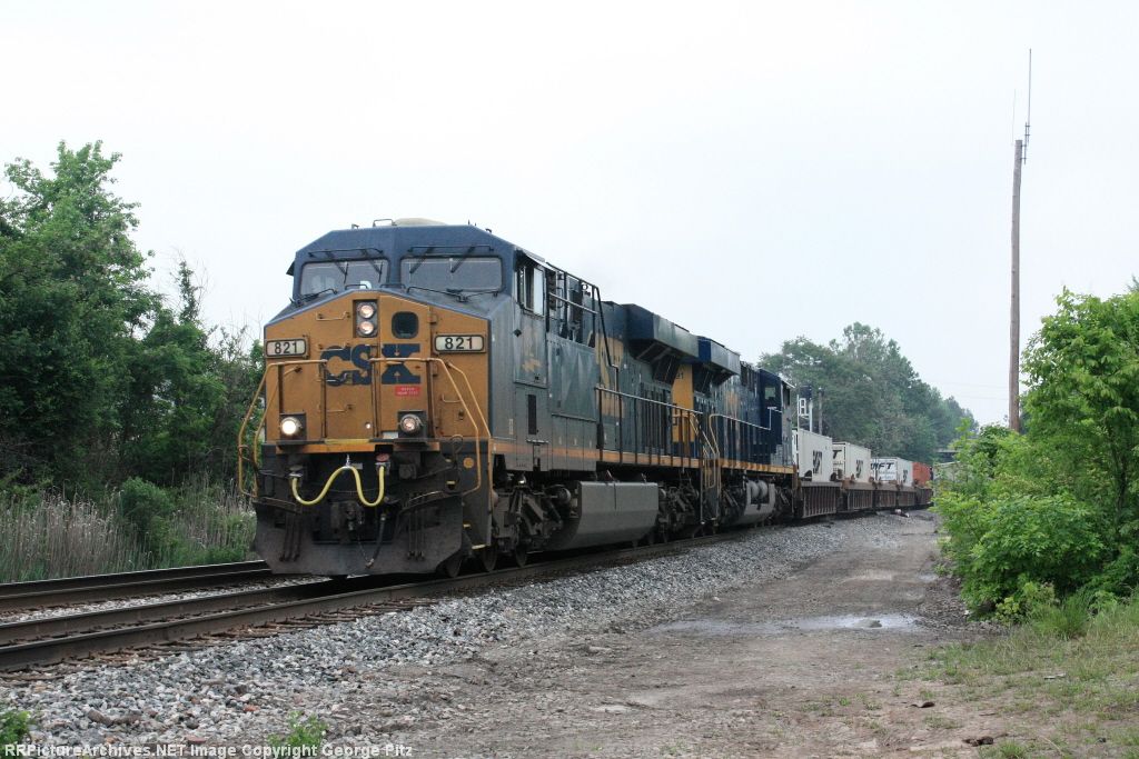 CSX 821 and train Q141